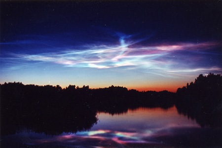 The eerie glow of Noctilucent clouds | Amusing Planet